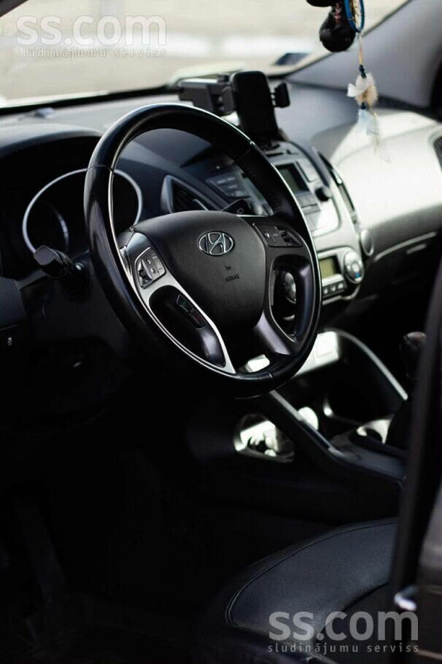 Melns Hyundai ix35 2013 Rīga, ar dzinēja tilpumu 1.70 L un nobraukumu 177 tūkst. km par 5900 €, foto 12 vietnē AUTOMOTO.COM.LV