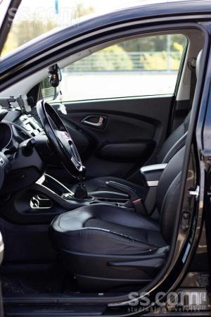 Melns Hyundai ix35 2013 Rīga, ar dzinēja tilpumu 1.70 L un nobraukumu 177 tūkst. km par 5900 €, foto 13 vietnē AUTOMOTO.COM.LV