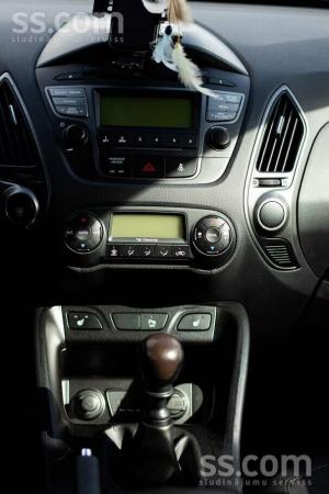 Melns Hyundai ix35 2013 Rīga, ar dzinēja tilpumu 1.70 L un nobraukumu 177 tūkst. km par 5900 €, foto 15 vietnē AUTOMOTO.COM.LV
