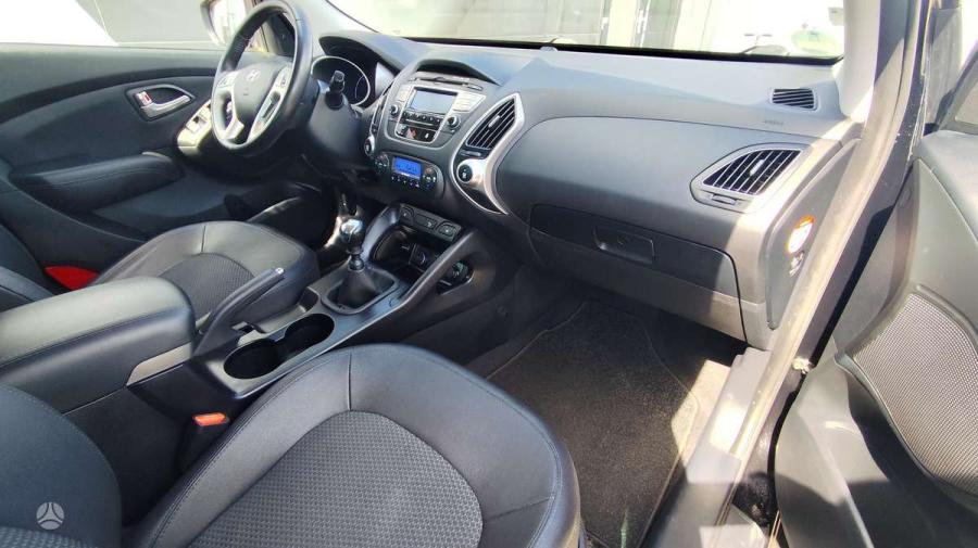 Melns Hyundai ix35 2013 Kauņa, ar dzinēja tilpumu 2.00 L un nobraukumu 87 tūkst. km par 6950 €, foto 16 vietnē AUTOMOTO.COM.LV