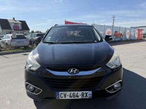Black Hyundai ix35 2013 in Taurage, with an engine capacity of 1.69 L and mileage of 218 thousand km for 5500 €, photo 12 on AUTOMOTO.COM.LV