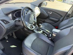 Black Hyundai ix35 2013 in Taurage, with an engine capacity of 1.69 L and mileage of 218 thousand km for 5500 €, photo 15 on AUTOMOTO.COM.LV