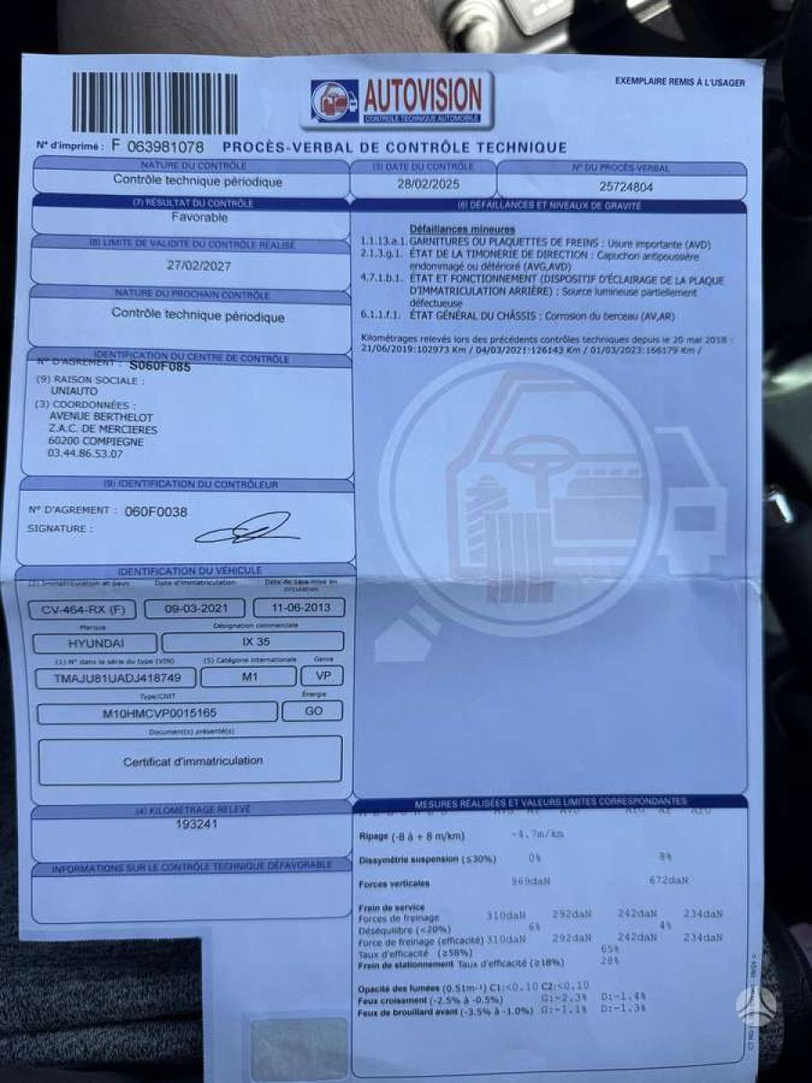 Black Hyundai ix35 2013 in Taurage, with an engine capacity of 1.69 L and mileage of 218 thousand km for 5500 €, photo 18 on AUTOMOTO.COM.LV