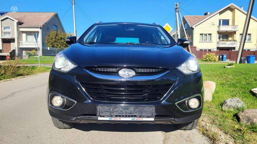 Melns Hyundai ix35 2013 Šauļi, ar dzinēja tilpumu 1.69 L un nobraukumu 184 tūkst. km par 5950 €, foto 3 vietnē AUTOMOTO.COM.LV