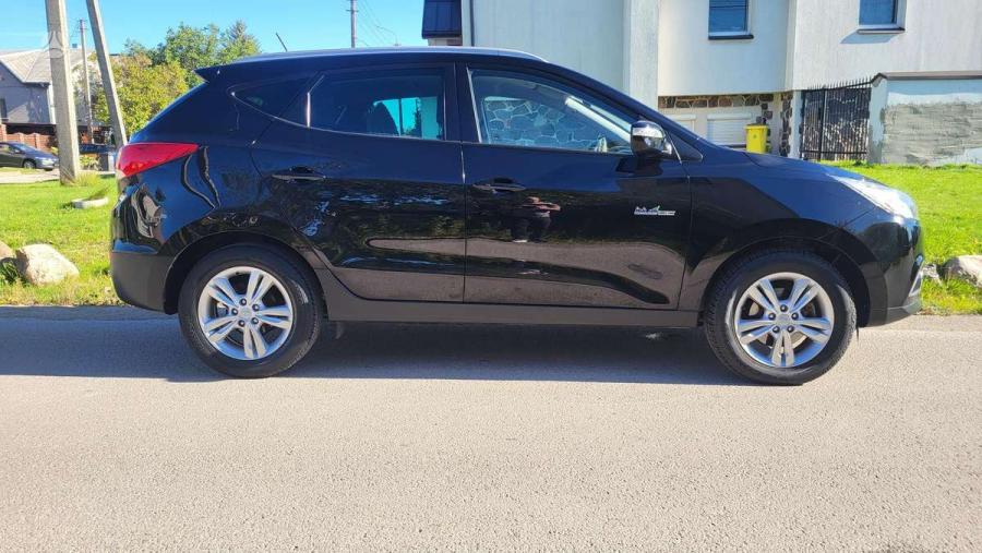 Melns Hyundai ix35 2013 Šauļi, ar dzinēja tilpumu 1.69 L un nobraukumu 184 tūkst. km par 5950 €, foto 5 vietnē AUTOMOTO.COM.LV