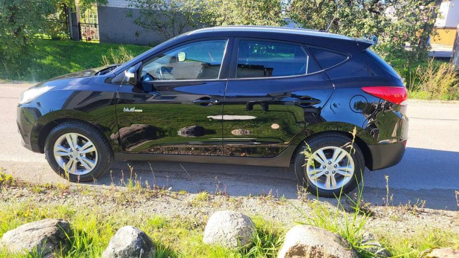 Melns Hyundai ix35 2013 Šauļi, ar dzinēja tilpumu 1.69 L un nobraukumu 184 tūkst. km par 5950 €, foto 6 vietnē AUTOMOTO.COM.LV