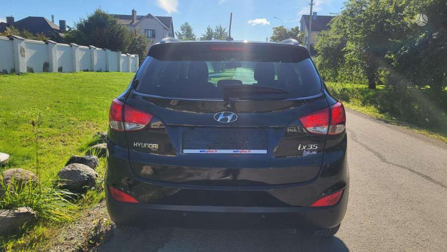 Melns Hyundai ix35 2013 Šauļi, ar dzinēja tilpumu 1.69 L un nobraukumu 184 tūkst. km par 5950 €, foto 8 vietnē AUTOMOTO.COM.LV