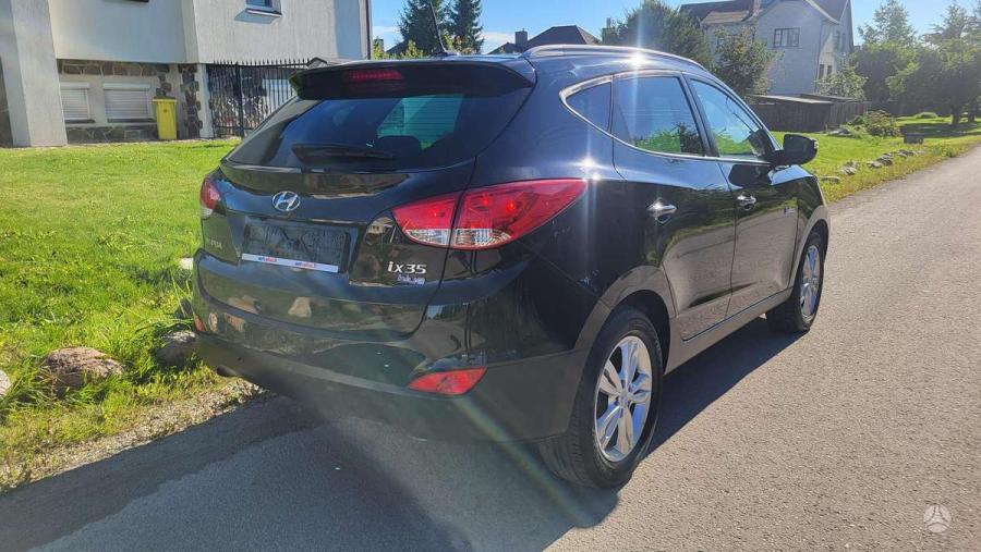 Melns Hyundai ix35 2013 Šauļi, ar dzinēja tilpumu 1.69 L un nobraukumu 184 tūkst. km par 5950 €, foto 9 vietnē AUTOMOTO.COM.LV