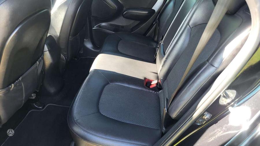 Melns Hyundai ix35 2013 Šauļi, ar dzinēja tilpumu 1.69 L un nobraukumu 184 tūkst. km par 5950 €, foto 22 vietnē AUTOMOTO.COM.LV