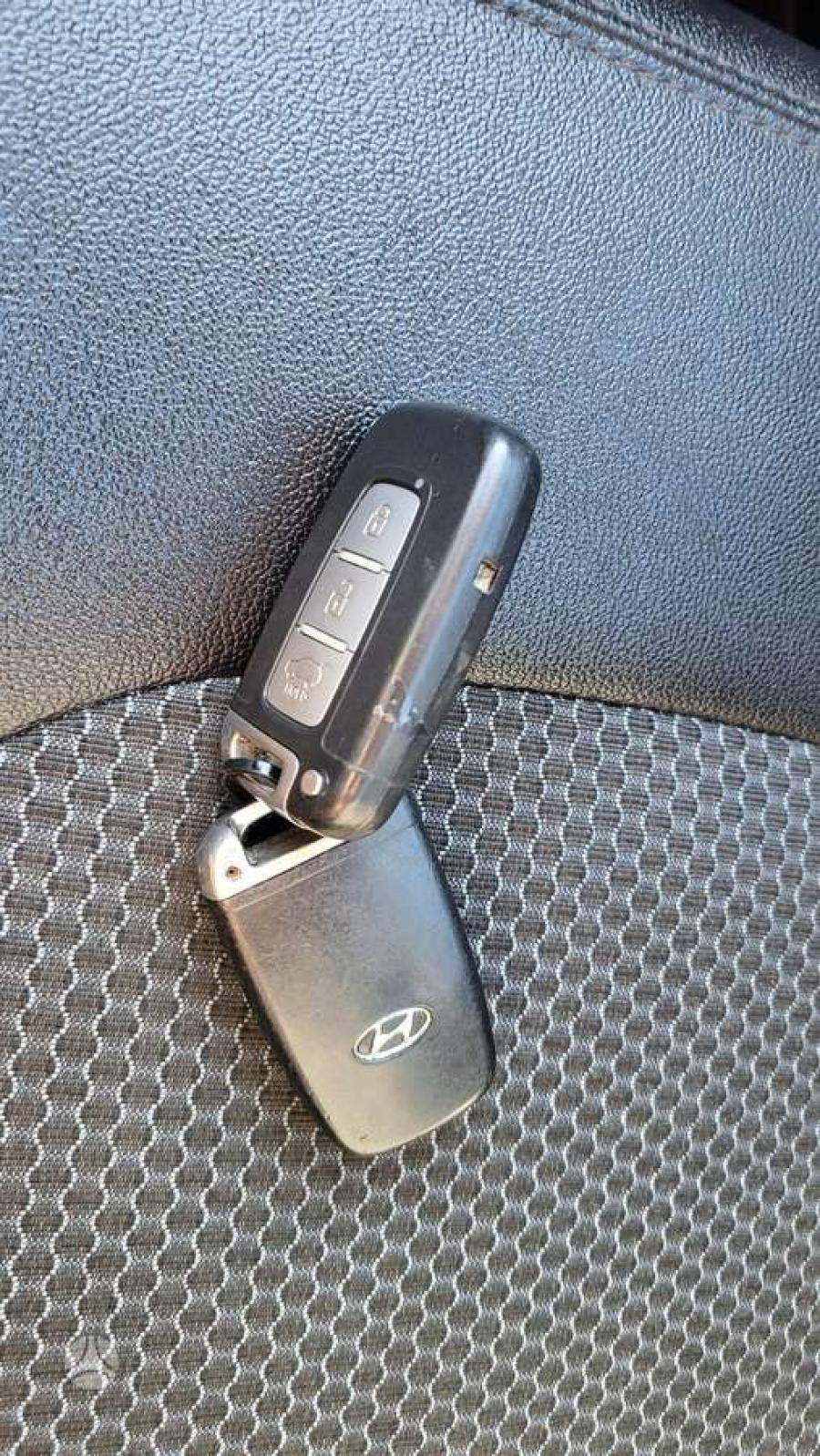Melns Hyundai ix35 2013 Šauļi, ar dzinēja tilpumu 1.69 L un nobraukumu 184 tūkst. km par 5950 €, foto 32 vietnē AUTOMOTO.COM.LV