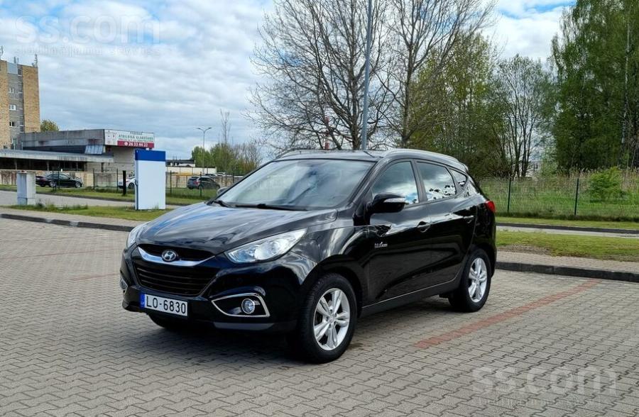 Melns Hyundai ix35 2014 Rīga, ar dzinēja tilpumu 1.70 L un nobraukumu 278 tūkst. km par 6500 €, foto 1 vietnē AUTOMOTO.COM.LV