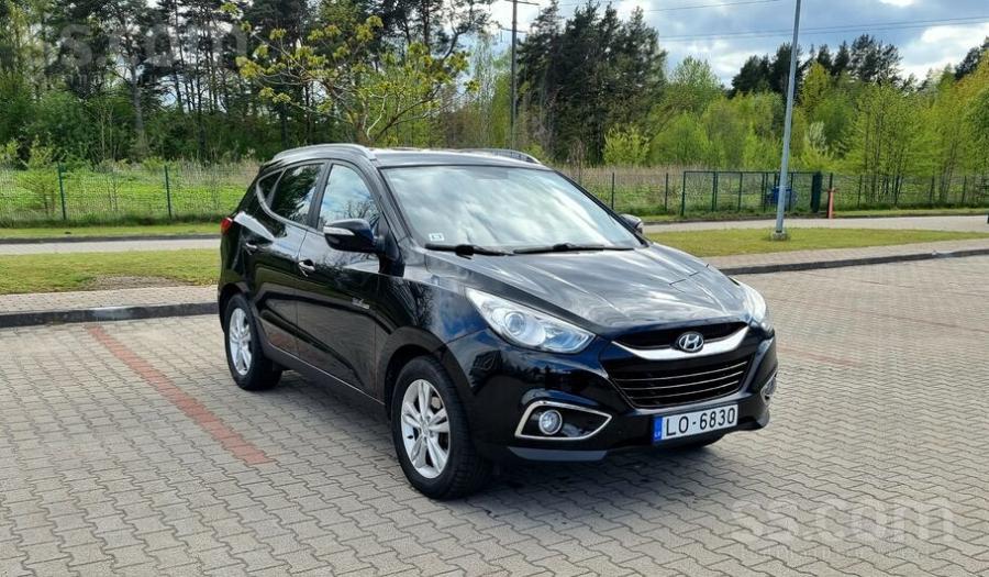 Melns Hyundai ix35 2014 Rīga, ar dzinēja tilpumu 1.70 L un nobraukumu 278 tūkst. km par 6500 €, foto 2 vietnē AUTOMOTO.COM.LV