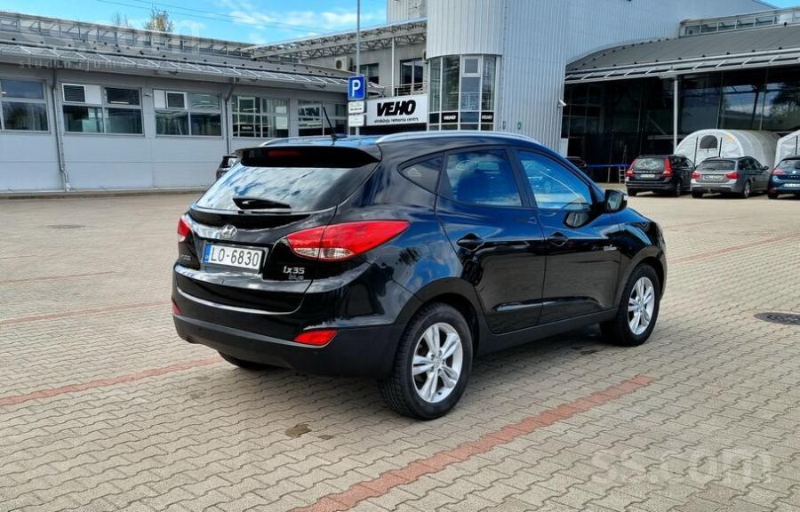 Melns Hyundai ix35 2014 Rīga, ar dzinēja tilpumu 1.70 L un nobraukumu 278 tūkst. km par 6500 €, foto 4 vietnē AUTOMOTO.COM.LV
