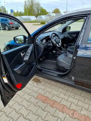Melns Hyundai ix35 2014 Rīga, ar dzinēja tilpumu 1.70 L un nobraukumu 278 tūkst. km par 6500 €, foto 7 vietnē AUTOMOTO.COM.LV