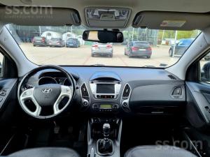 Melns Hyundai ix35 2014 Rīga, ar dzinēja tilpumu 1.70 L un nobraukumu 278 tūkst. km par 6500 €, foto 13 vietnē AUTOMOTO.COM.LV