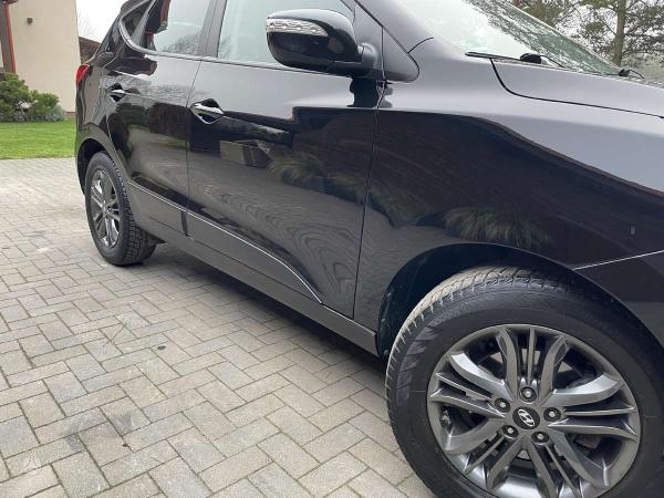 Black Hyundai ix35 2014 in Druskininkai, with an engine capacity of 1.69 L and mileage of 251 thousand km for 6990 €, photo 8 on AUTOMOTO.COM.LV
