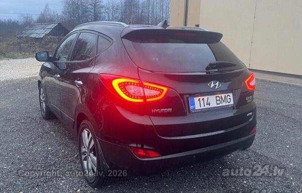 Black Hyundai ix35 2014 in Tallinn, with an engine capacity of 2.00 L and mileage of 134 thousand km for 8750 €, photo 3 on AUTOMOTO.COM.LV