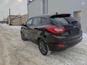 Black Hyundai ix35 2014 in Ukmerge, with an engine capacity of 1.69 L and mileage of 183 thousand km for 6250 €, photo 4 on AUTOMOTO.COM.LV