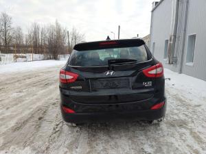 Black Hyundai ix35 2014 in Ukmerge, with an engine capacity of 1.69 L and mileage of 183 thousand km for 6250 €, photo 6 on AUTOMOTO.COM.LV