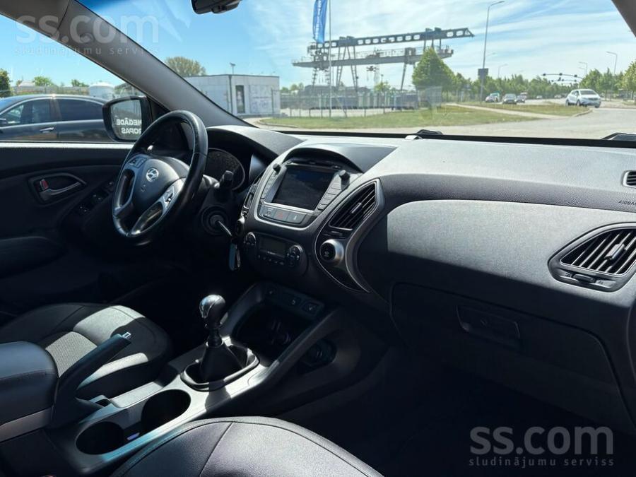 Черный Хендай их35 2014 в Лиепая, объемом двигателя 1.60 л и пробегом 251 тыс. км за 5650 €, фото 19 на AUTOMOTO.COM.LV