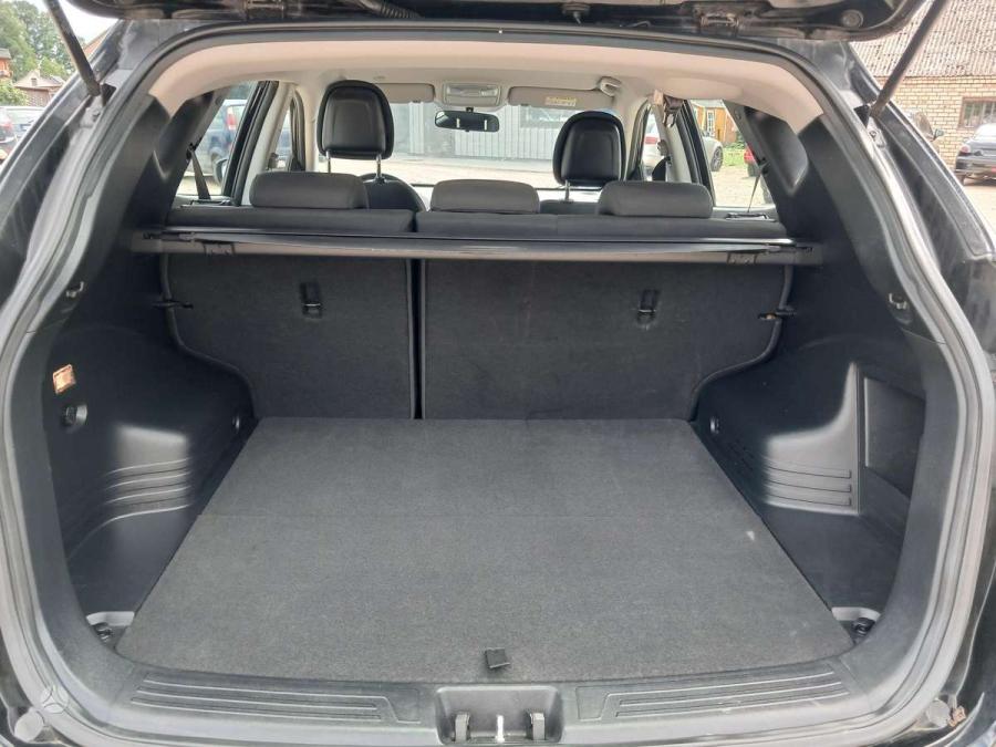Black Hyundai ix35 2014 in Kelme, with an engine capacity of 1.59 L and mileage of 223 thousand km for 6700 €, photo 13 on AUTOMOTO.COM.LV
