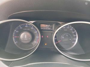 Black Hyundai ix35 2014 in Kelme, with an engine capacity of 1.59 L and mileage of 223 thousand km for 6700 €, photo 17 on AUTOMOTO.COM.LV