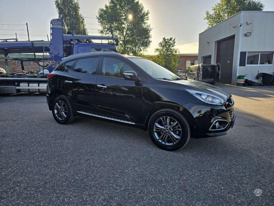 Melns Hyundai ix35 2014 Ukmergė, ar dzinēja tilpumu 2.00 L un nobraukumu 232 tūkst. km par 7550 €, foto 1 vietnē AUTOMOTO.COM.LV