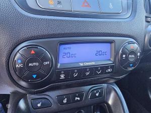 Melns Hyundai ix35 2014 Ukmergė, ar dzinēja tilpumu 2.00 L un nobraukumu 232 tūkst. km par 7550 €, foto 18 vietnē AUTOMOTO.COM.LV
