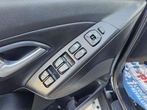 Melns Hyundai ix35 2014 Ukmergė, ar dzinēja tilpumu 2.00 L un nobraukumu 232 tūkst. km par 7550 €, foto 26 vietnē AUTOMOTO.COM.LV