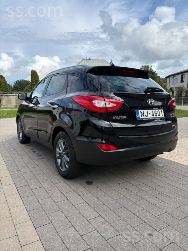 Melns Hyundai ix35 2014 Rīga, ar dzinēja tilpumu 2.00 L un nobraukumu 215 tūkst. km par 7500 €, foto 3 vietnē AUTOMOTO.COM.LV