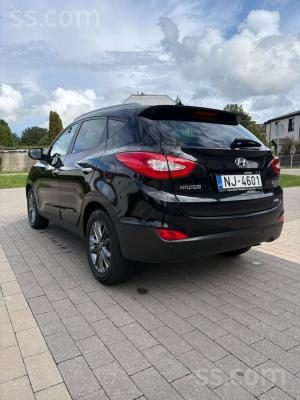 Melns Hyundai ix35 2014 Rīga, ar dzinēja tilpumu 2.00 L un nobraukumu 215 tūkst. km par 7500 €, foto 3 vietnē AUTOMOTO.COM.LV