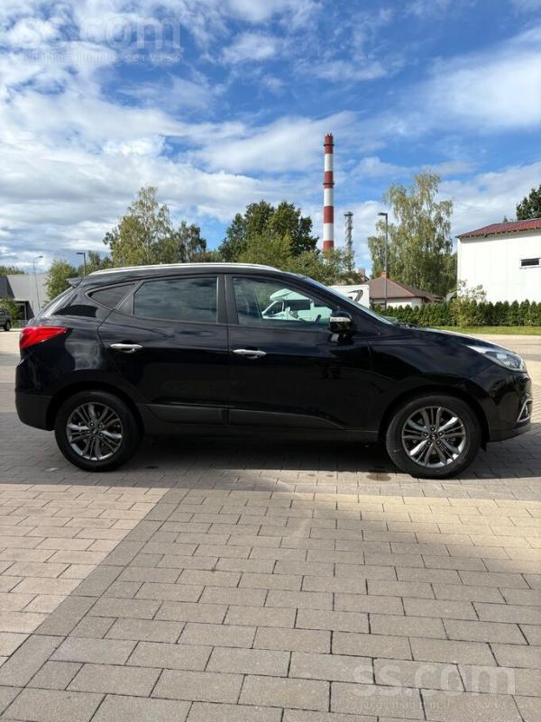 Melns Hyundai ix35 2014 Rīga, ar dzinēja tilpumu 2.00 L un nobraukumu 215 tūkst. km par 7500 €, foto 6 vietnē AUTOMOTO.COM.LV