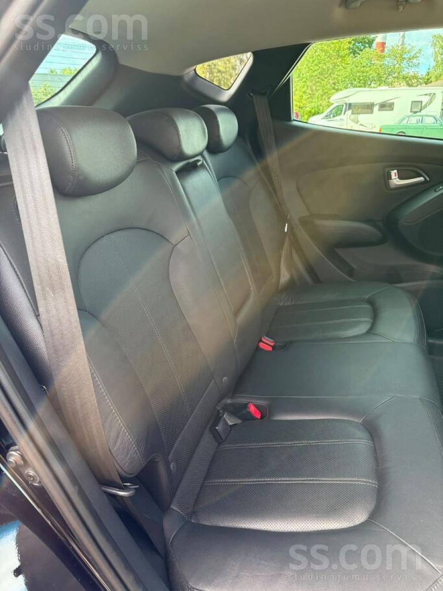 Melns Hyundai ix35 2014 Rīga, ar dzinēja tilpumu 2.00 L un nobraukumu 215 tūkst. km par 7500 €, foto 11 vietnē AUTOMOTO.COM.LV