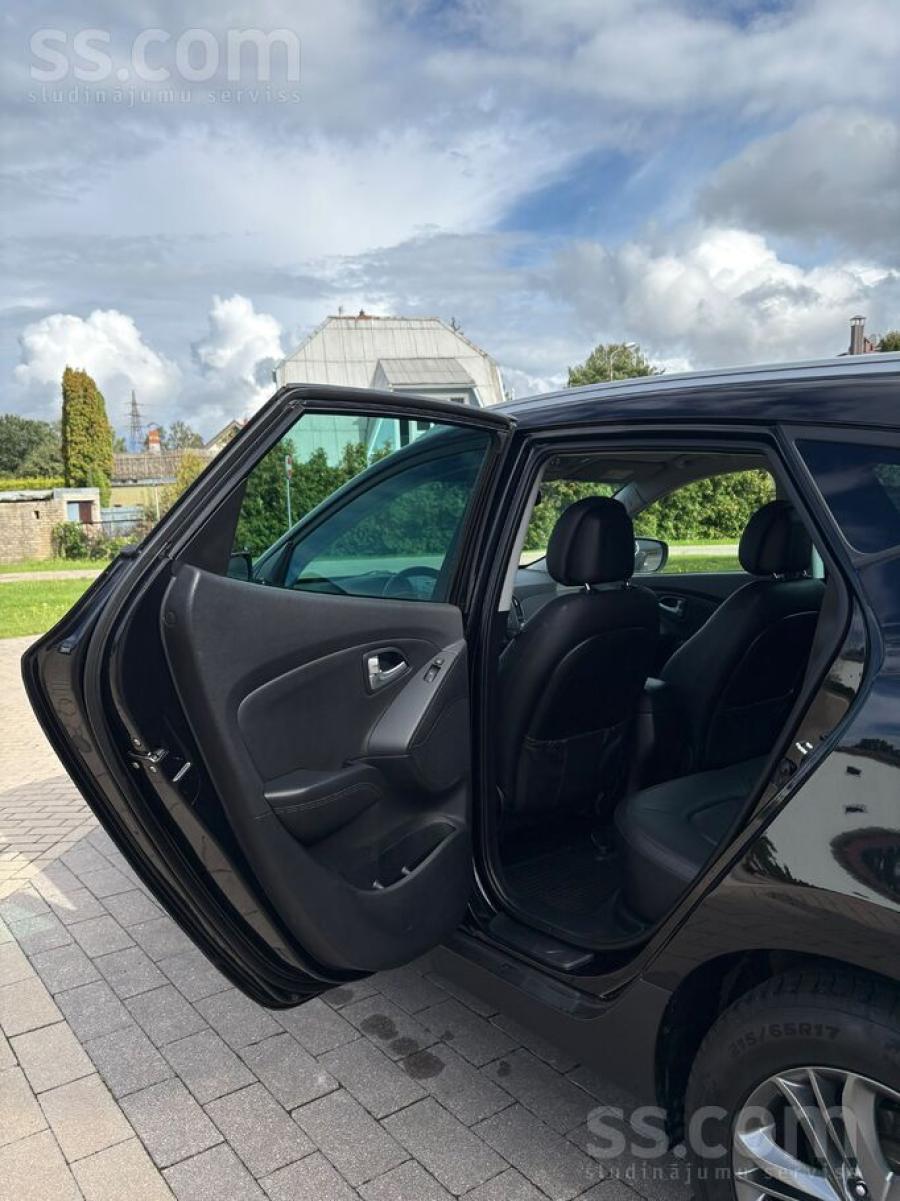Melns Hyundai ix35 2014 Rīga, ar dzinēja tilpumu 2.00 L un nobraukumu 215 tūkst. km par 7500 €, foto 12 vietnē AUTOMOTO.COM.LV