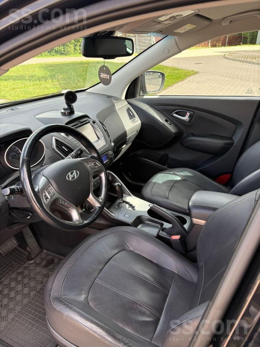Melns Hyundai ix35 2014 Rīga, ar dzinēja tilpumu 2.00 L un nobraukumu 215 tūkst. km par 7500 €, foto 16 vietnē AUTOMOTO.COM.LV