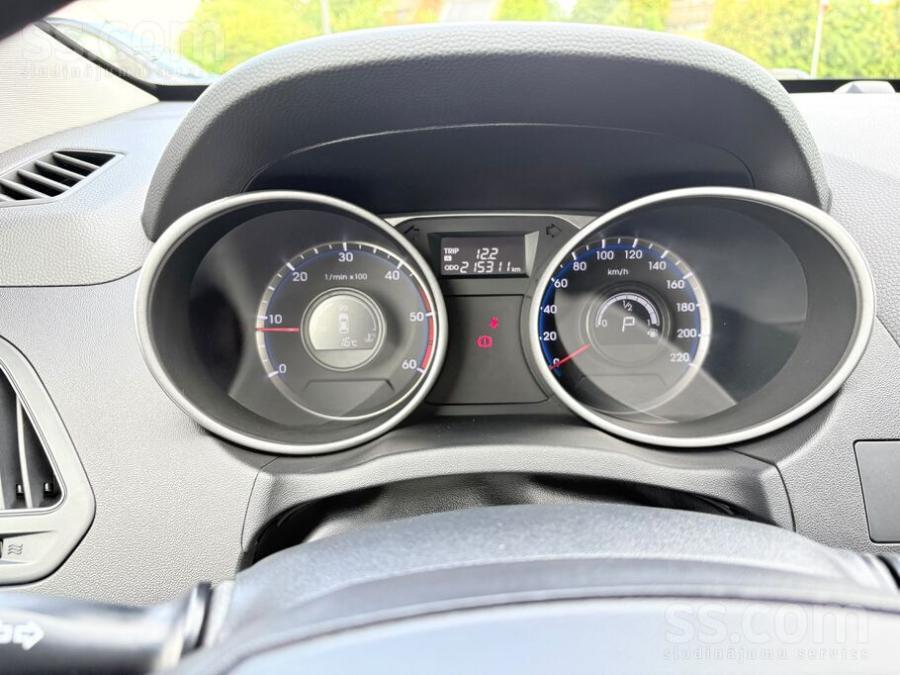 Melns Hyundai ix35 2014 Rīga, ar dzinēja tilpumu 2.00 L un nobraukumu 215 tūkst. km par 7500 €, foto 20 vietnē AUTOMOTO.COM.LV