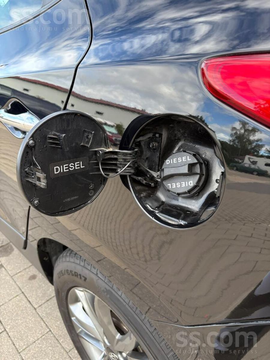 Melns Hyundai ix35 2014 Rīga, ar dzinēja tilpumu 2.00 L un nobraukumu 215 tūkst. km par 7500 €, foto 21 vietnē AUTOMOTO.COM.LV
