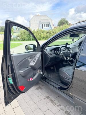 Melns Hyundai ix35 2014 Rīga, ar dzinēja tilpumu 2.00 L un nobraukumu 215 tūkst. km par 7500 €, foto 23 vietnē AUTOMOTO.COM.LV