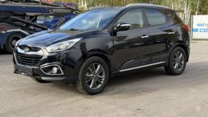 Black Hyundai ix35 2014 in Ukmerge, with an engine capacity of 2.00 L and mileage of 228 thousand km for 6750 €, photo 3 on AUTOMOTO.COM.LV