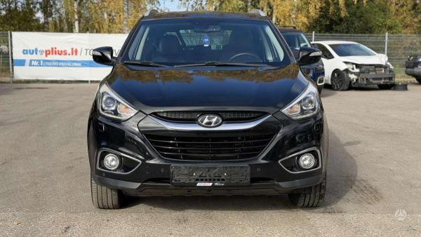 Black Hyundai ix35 2014 in Ukmerge, with an engine capacity of 2.00 L and mileage of 228 thousand km for 6750 €, photo 4 on AUTOMOTO.COM.LV