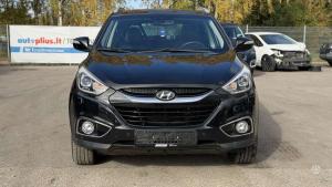 Black Hyundai ix35 2014 in Ukmerge, with an engine capacity of 2.00 L and mileage of 228 thousand km for 6750 €, photo 4 on AUTOMOTO.COM.LV