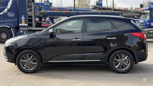 Black Hyundai ix35 2014 in Ukmerge, with an engine capacity of 2.00 L and mileage of 228 thousand km for 6750 €, photo 6 on AUTOMOTO.COM.LV