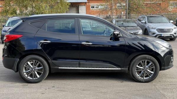 Black Hyundai ix35 2014 in Ukmerge, with an engine capacity of 2.00 L and mileage of 228 thousand km for 6750 €, photo 7 on AUTOMOTO.COM.LV