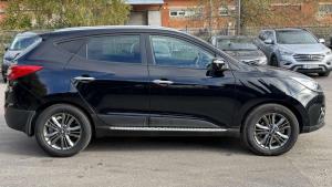 Black Hyundai ix35 2014 in Ukmerge, with an engine capacity of 2.00 L and mileage of 228 thousand km for 6750 €, photo 7 on AUTOMOTO.COM.LV