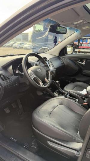 Black Hyundai ix35 2014 in Ukmerge, with an engine capacity of 2.00 L and mileage of 228 thousand km for 6750 €, photo 10 on AUTOMOTO.COM.LV