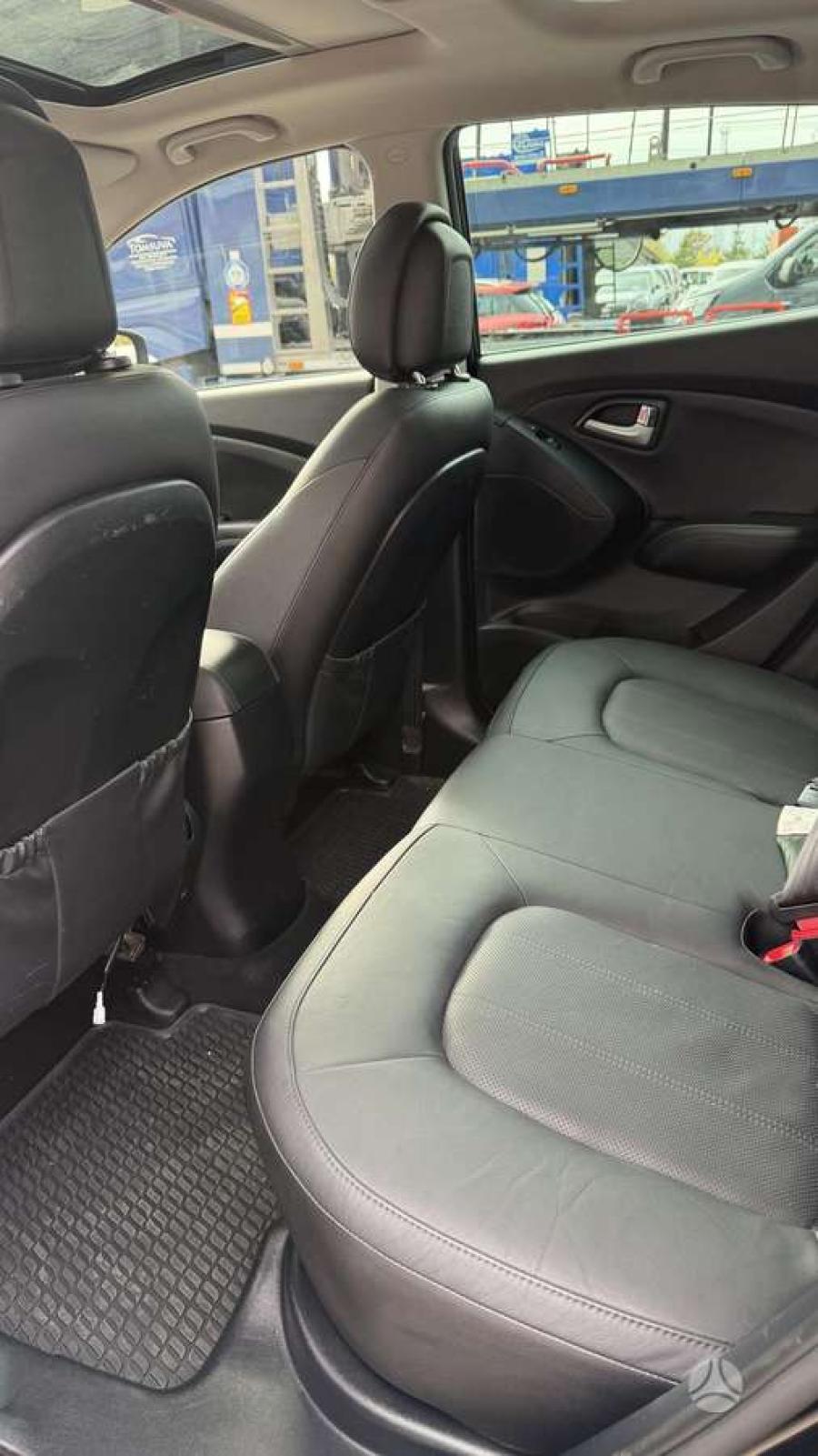 Black Hyundai ix35 2014 in Ukmerge, with an engine capacity of 2.00 L and mileage of 228 thousand km for 6750 €, photo 13 on AUTOMOTO.COM.LV
