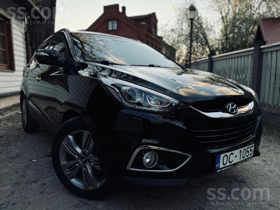 Melns Hyundai ix35 2015 Cēsis, ar dzinēja tilpumu 2.00 L un nobraukumu 0 tūkst. km par 6800 €, foto 1 vietnē AUTOMOTO.COM.LV