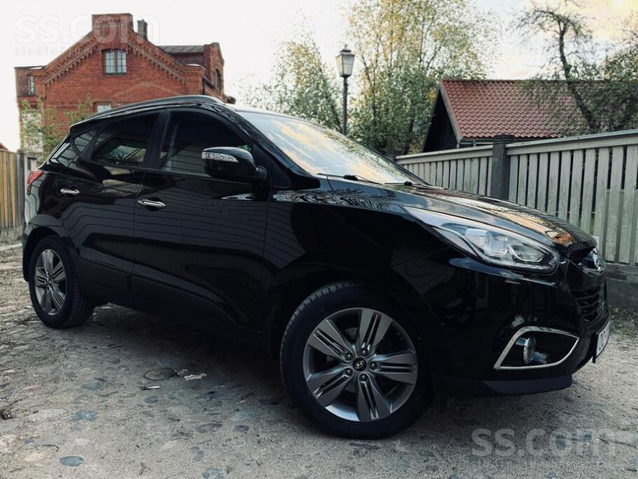 Melns Hyundai ix35 2015 Cēsis, ar dzinēja tilpumu 2.00 L un nobraukumu 0 tūkst. km par 6800 €, foto 2 vietnē AUTOMOTO.COM.LV