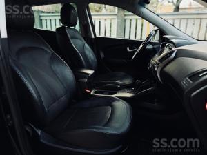 Melns Hyundai ix35 2015 Cēsis, ar dzinēja tilpumu 2.00 L un nobraukumu 0 tūkst. km par 6800 €, foto 13 vietnē AUTOMOTO.COM.LV