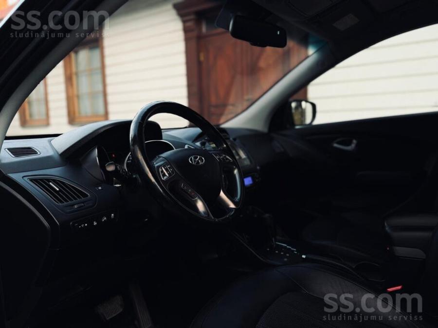 Melns Hyundai ix35 2015 Cēsis, ar dzinēja tilpumu 2.00 L un nobraukumu 0 tūkst. km par 6800 €, foto 24 vietnē AUTOMOTO.COM.LV